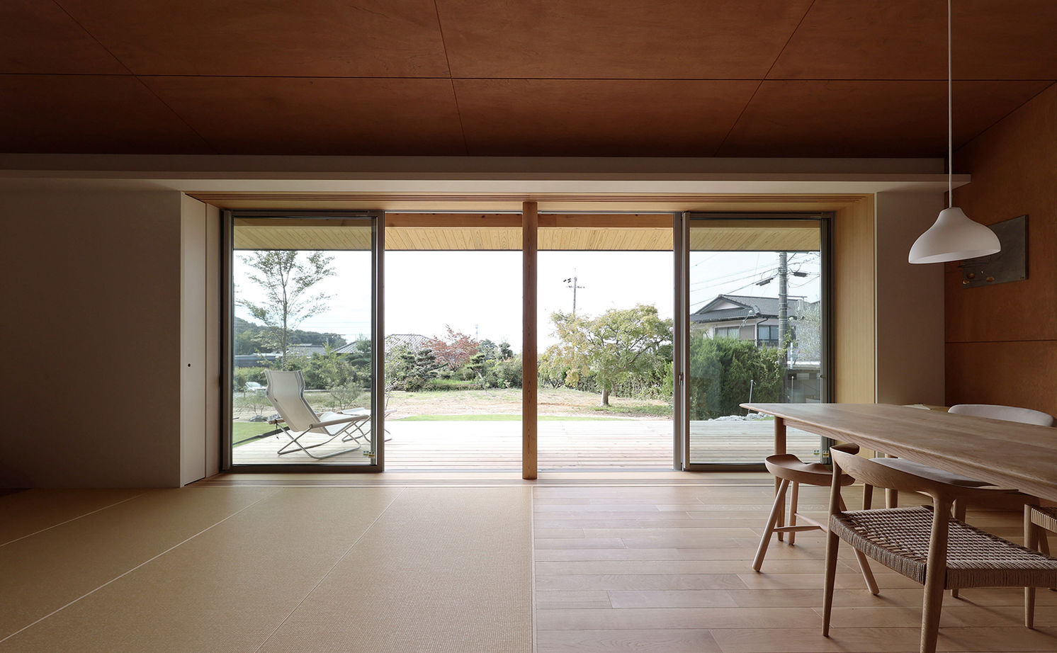 【SUUMO】 【3000万円台｜平屋｜32坪】障子からこぼれる光、陰影。侘び寂びを感じる和モダンな「平屋」 - ue_bo design の建築実例詳細 | 注文住宅