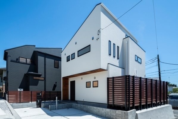 【SUUMO】 【57.8坪/ガレージ/間取り有】道路より高い敷地を有効活用。LDKとテラスがシームレスにつながる上質な家 - ハビの家 の建築実例詳細 | 注文住宅